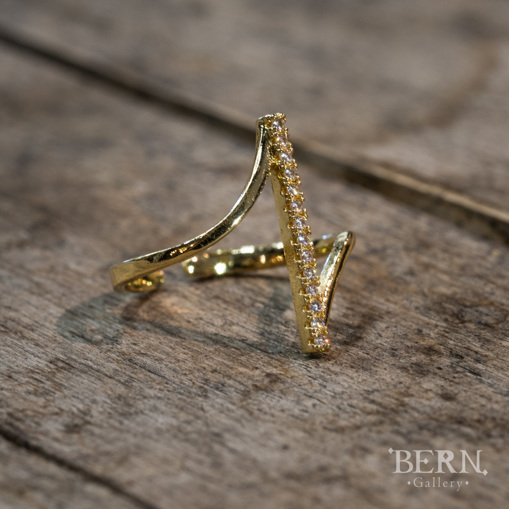 Diamond Vertical Bar Ring – Bern Gallery